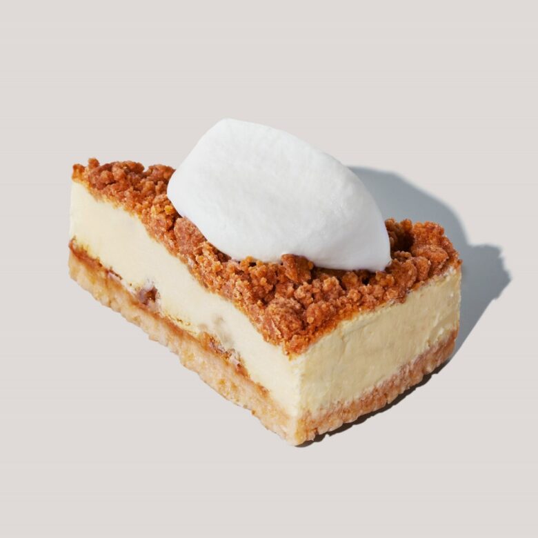 スタバの『ナッツ＆キャラメルチーズケーキ』は100点超える満足感！ カロリー：430kcal | Kuokka（クオッカ）